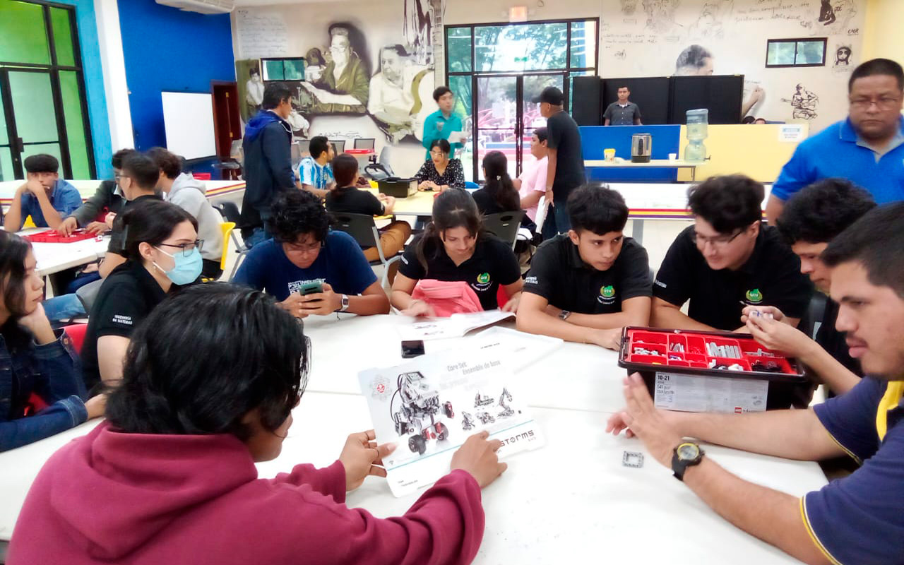 Taller “ArduSystem” sobre Nuevas Tecnologías en Robótica Educativa con ...