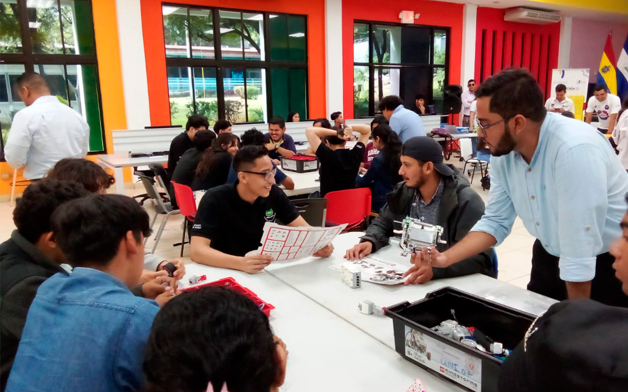 Taller “ArduSystem” sobre Nuevas Tecnologías en Robótica Educativa con ...